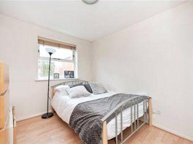 2 Bedrooms Flat for rent in Massingberd Way, London SW17