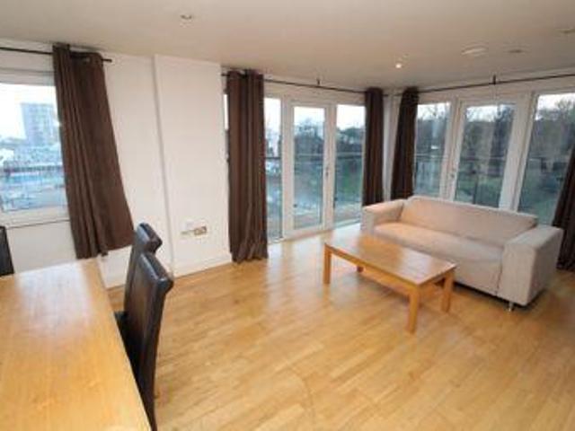 2 Bedrooms Flat for rent in Mast Quay House, Woolwich SE18