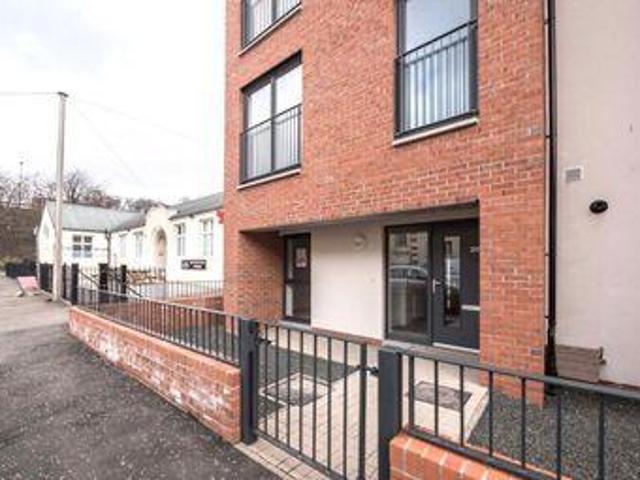 2 Bedrooms Flat for rent in Mcleod Street, Gorgie EH11