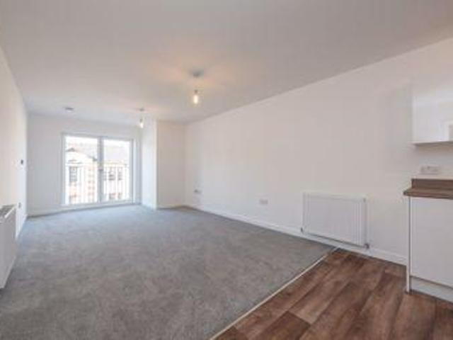 2 Bedrooms Flat for rent in Mcleod Street, Gorgie EH11