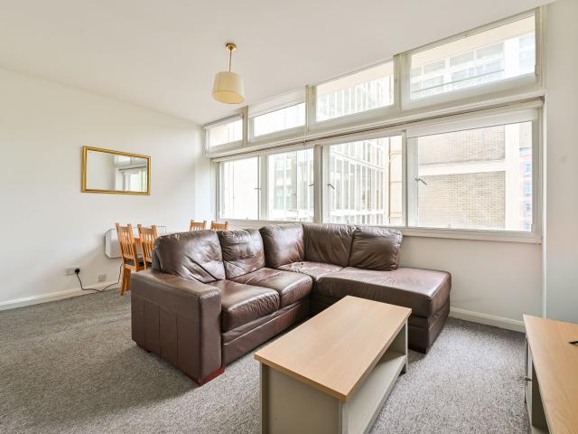 2 Bedrooms Flat for Rent in Metro Central Heights | Foxtons