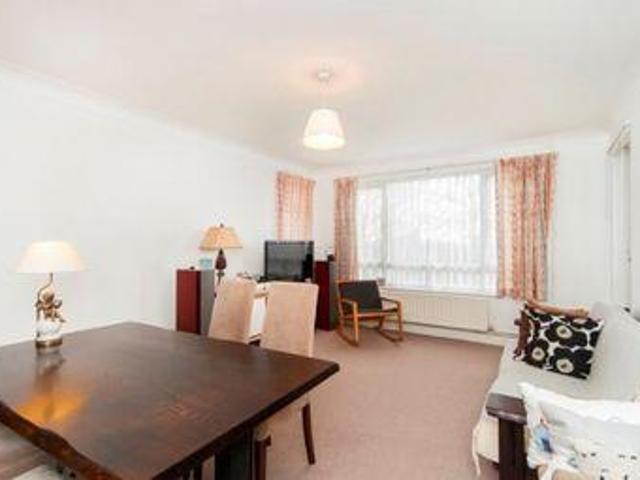 2 Bedrooms Flat for rent in Meadway Court, The Ridings, Park Royal, London W5