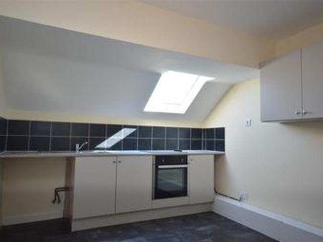 2 Bedrooms Flat for rent in Mealhouse Lane, Atherton, Manchester M46