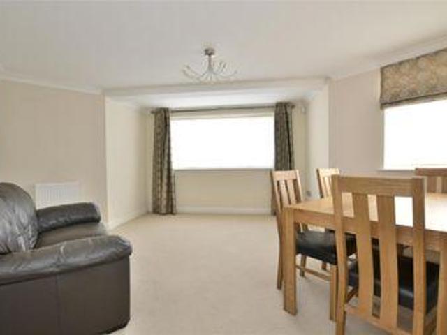 2 Bedrooms Flat for rent in Medhurst Way, Littlemore, Oxford OX4