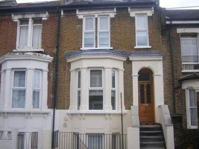 2 Bedrooms Flat for rent in Melford Road, London E11