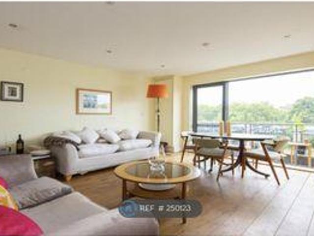2 Bedrooms Flat for rent in Mentmore Terrace, London E8