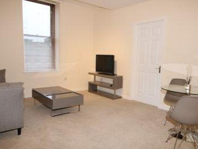 2 Bedrooms Flat for rent in Mercat Court, Walls Street, Merchant City G1