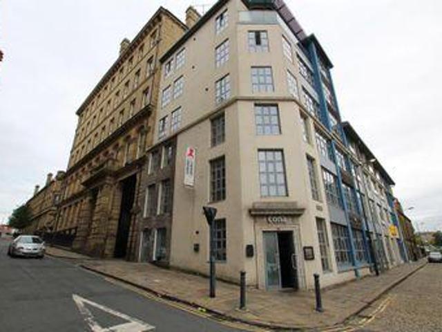 2 Bedrooms Flat for rent in Merchants Court, East Parade, Bradford BD1