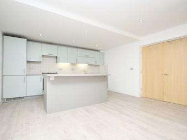 2 Bedrooms Flat for rent in Mercury Court, Romford RM1