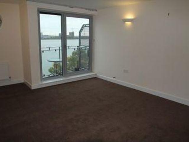2 Bedrooms Flat for rent in Merbury Close, London SE28
