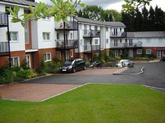 2 Bedrooms Flat for rent in Meridian Close, London NW7