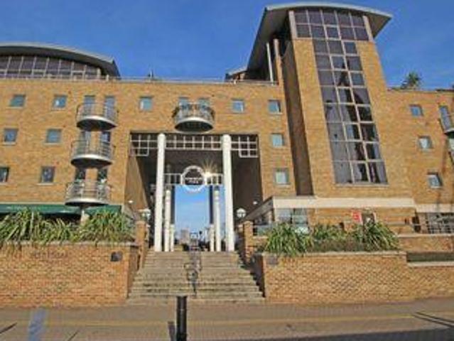 2 Bedrooms Flat for rent in Meridian Place, London E14