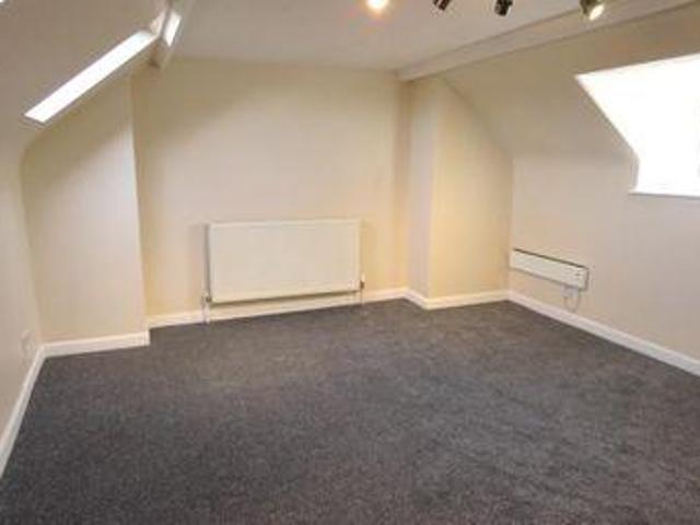 2 Bedrooms Flat for rent in Mersea Road, Colchester CO2