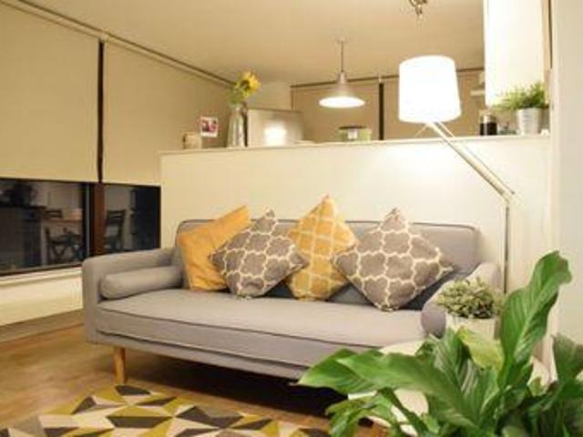 2 Bedrooms Flat for rent in Merton Road, London SW18