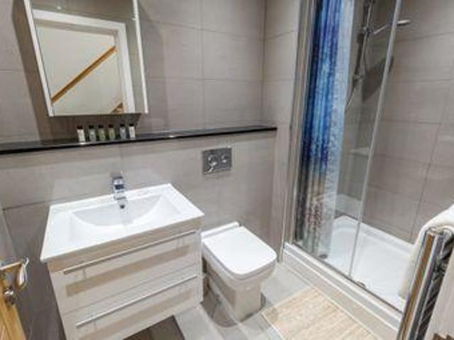 2 Bedrooms Flat for rent in Midghall Street, Liverpool L3