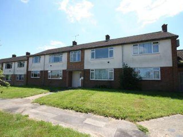 2 Bedrooms Flat for rent in Middlefield, Farnham GU9