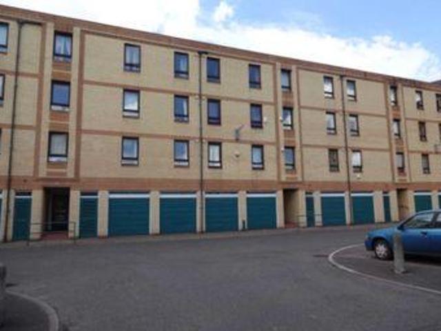 2 Bedrooms Flat for rent in Middlesex Gardens, Glasgow G41