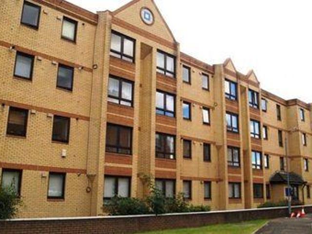 2 Bedrooms Flat for rent in Middlesex Gardens, Glasgow G41