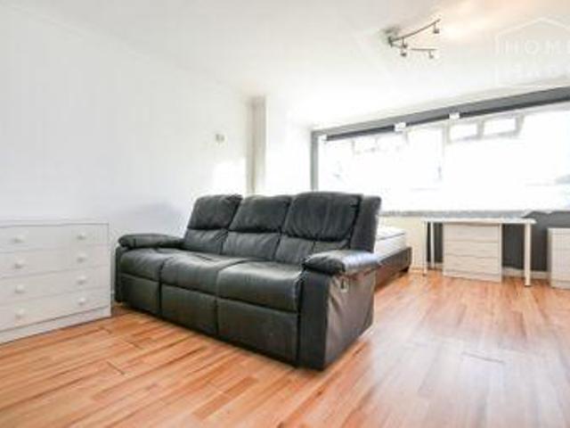 2 Bedrooms Flat for rent in Middlesex House, Hammersmith W4