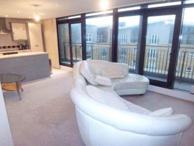2 Bedrooms Flat for rent in Middlewood Street, Salford M5