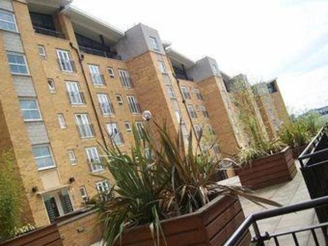 2 Bedrooms Flat for rent in Middlewood Street, Salford M5