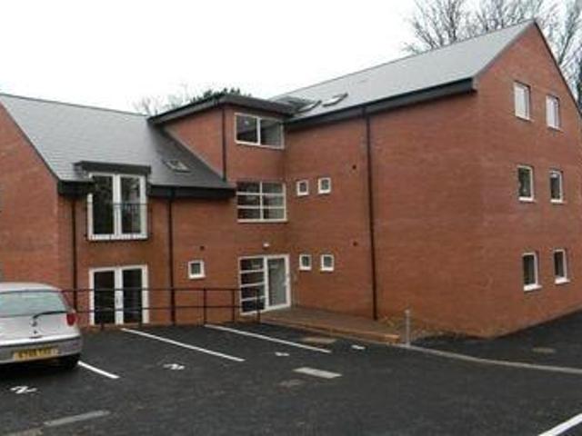2 Bedrooms Flat for rent in Middleton Hall Road, Birmingham B30