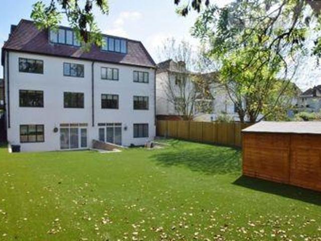 2 Bedrooms Flat for rent in Middleton Road, London NW11