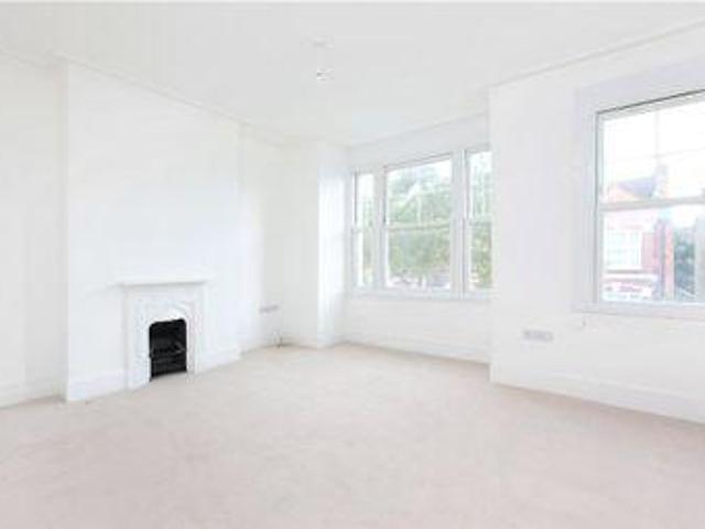 2 Bedrooms Flat for rent in Midmoor Road, Clapham South, London SW12