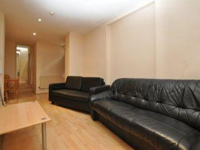 2 Bedrooms Flat for rent in Mile End Road, London E1