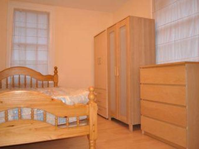 2 Bedrooms Flat for rent in Mile End Road, Mile End E1