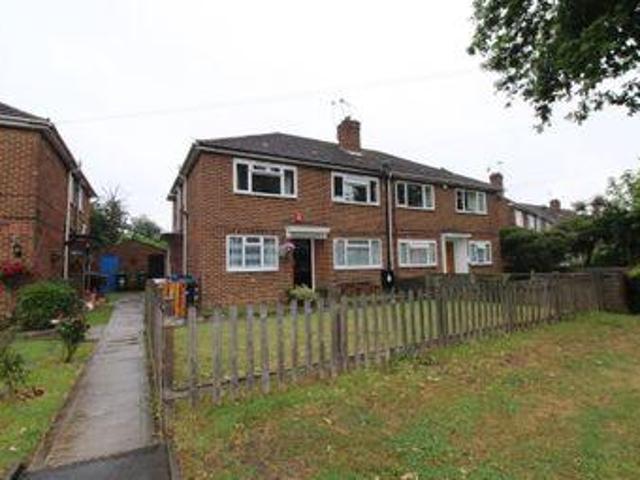 2 Bedrooms Flat for rent in Milespit Hill, London NW7