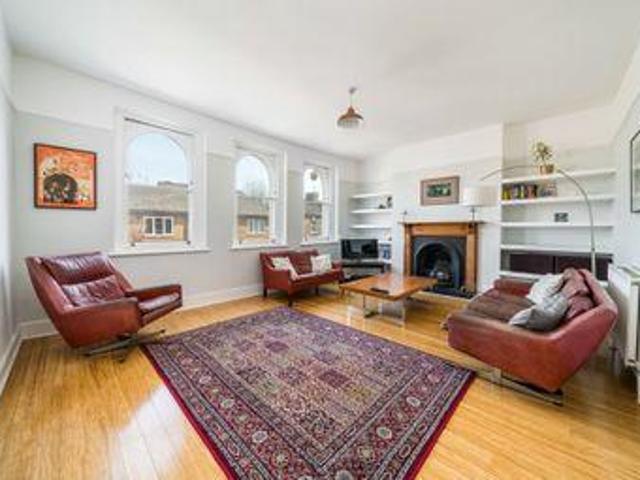2 Bedrooms Flat for rent in Milkwood Road, London SE24