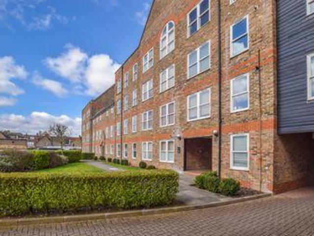 2 Bedrooms Flat for rent in Millacres, Station Road, Ware SG12