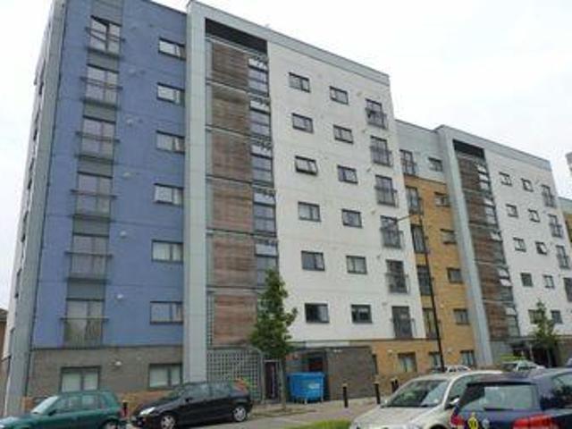 2 Bedrooms Flat for rent in Millard Road, London SE8