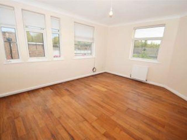 2 Bedrooms Flat for rent in Milldene, Daws Lane, Mill Hill NW7