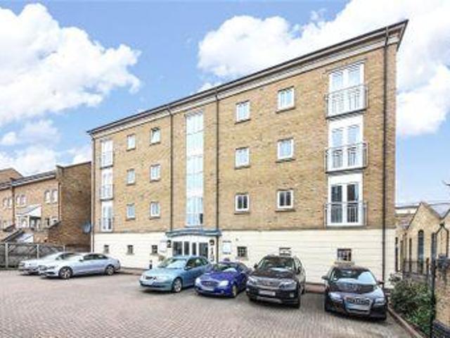 2 Bedrooms Flat for rent in Millennium Drive, London E14