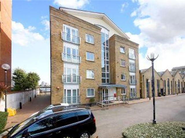 2 Bedrooms Flat for rent in Millennium Drive, London E14