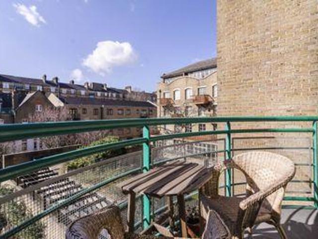 2 Bedrooms Flat for rent in Millennium Square, London SE1