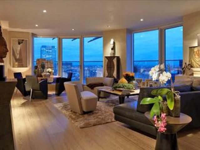 2 Bedrooms Flat for rent in Millharbour, Canary Wharf E14