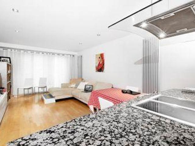 2 Bedrooms Flat for rent in Millharbour, Canary Wharf E14