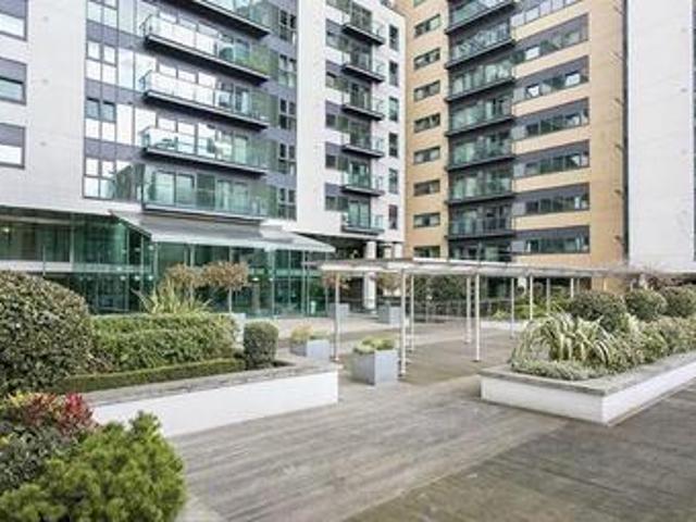 2 Bedrooms Flat for rent in Millharbour, Canary Wharf, London E14