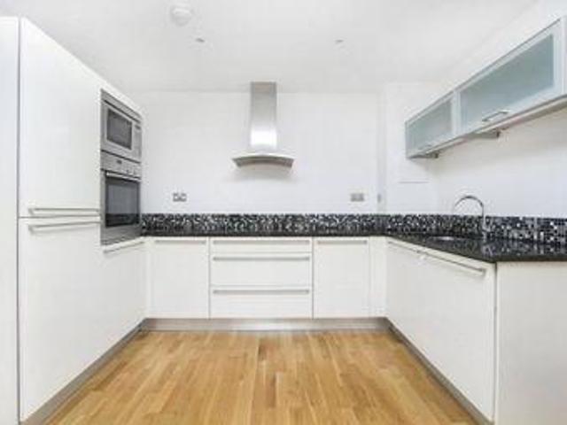 2 Bedrooms Flat for rent in Millharbour, London E14