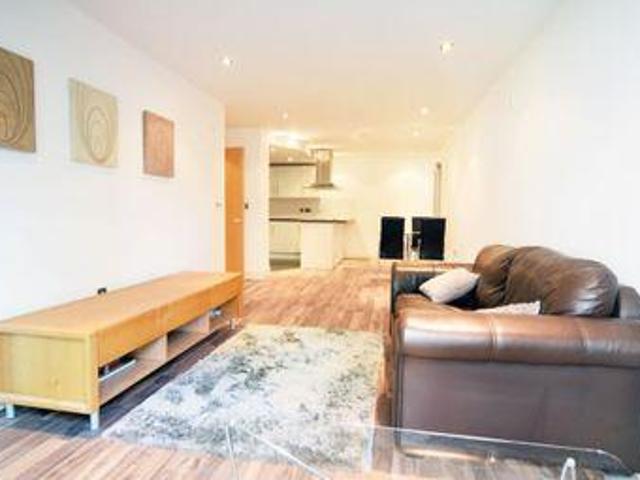 2 Bedrooms Flat for rent in Millharbour, London E14