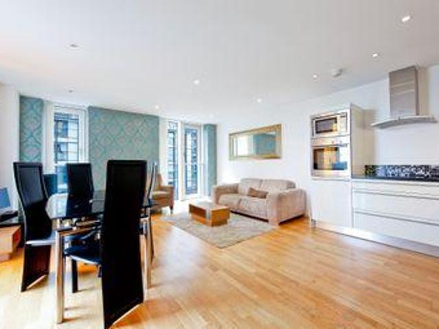 2 Bedrooms Flat for rent in Millharbour, London E14