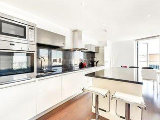 2 Bedrooms Flat for rent in Millharbour, London E14