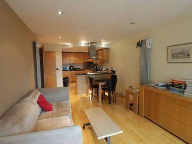 2 Bedrooms Flat for rent in Millharbour, London E14