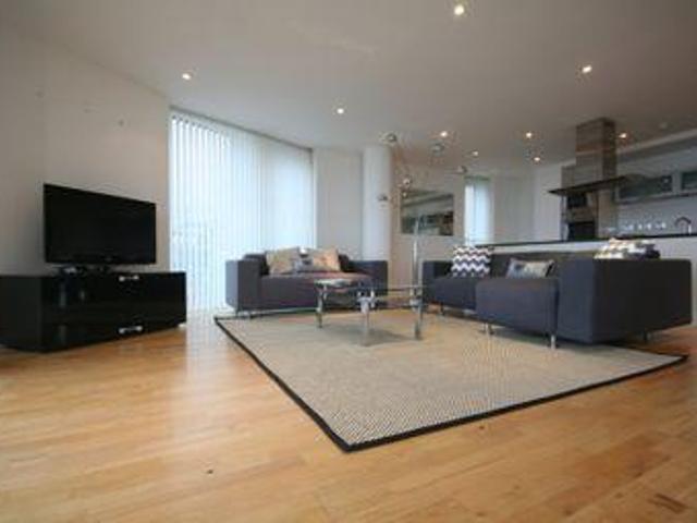 2 Bedrooms Flat for rent in Millharbour, London E14
