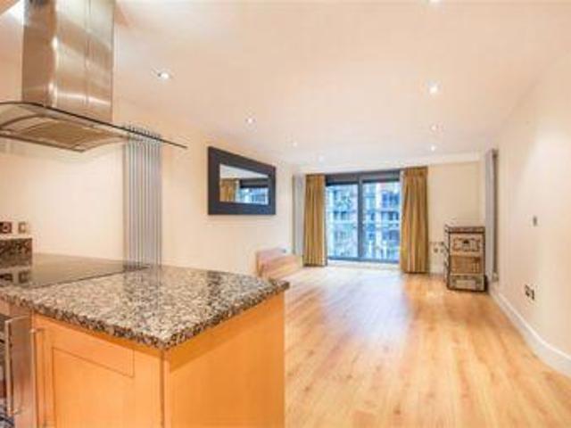 2 Bedrooms Flat for rent in Millharbour, London E14