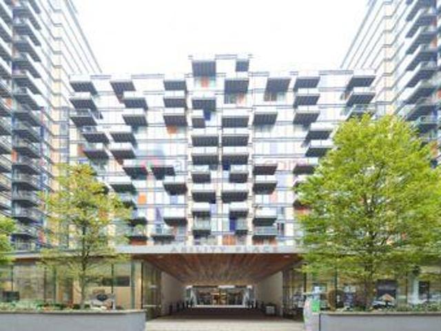 2 Bedrooms Flat for rent in Millharbour, London E14