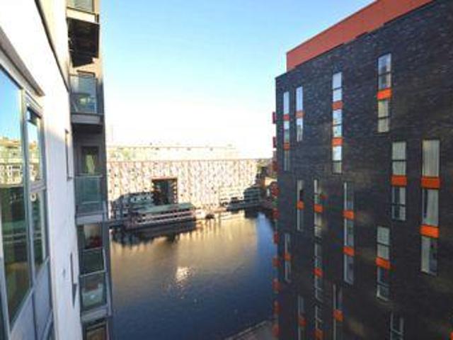 2 Bedrooms Flat for rent in Millharbour, London E14